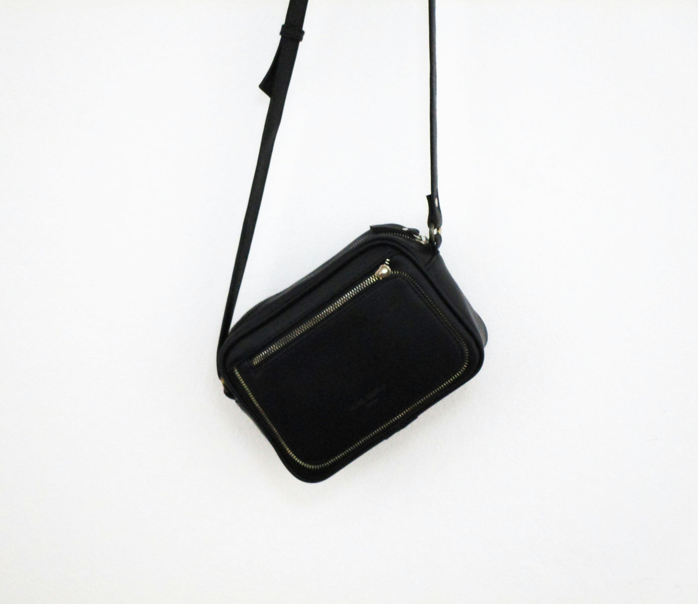 Handbags & Totes